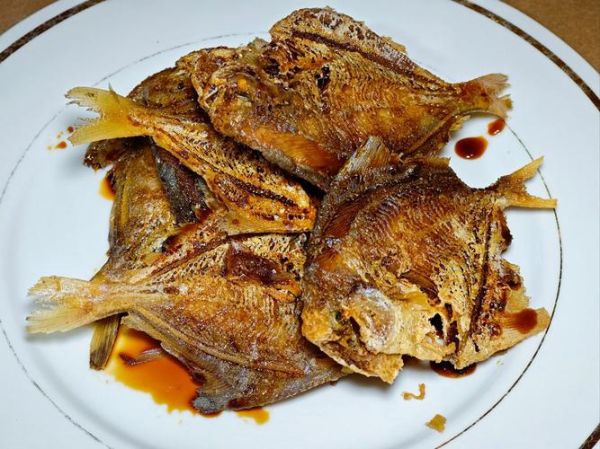 干炸小鲳鱼怎么做_干炸小鲳鱼用不用腌制-第1张图片-山城妙识