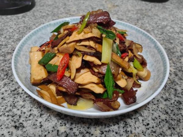 香干炒肉怎么炒才嫩_香干炒肉先炒香干还是先炒肉-第2张图片-山城妙识 香干炒肉怎么炒才嫩_香干炒肉先炒香干还是先炒肉-第2张图片-山城妙识