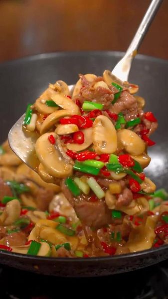 白蘑菇炒什么菜好吃_白蘑菇炒肉还是炒素-第2张图片-山城妙识