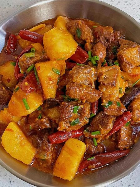 牛腩炖土豆的家常做法_牛腩炖土豆怎么做好吃又烂-第1张图片-山城妙识