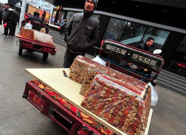 切糕事件是怎么回事_切糕价格为什么这么贵-第1张图片-山城妙识 切糕事件是怎么回事_切糕价格为什么这么贵-第1张图片-山城妙识