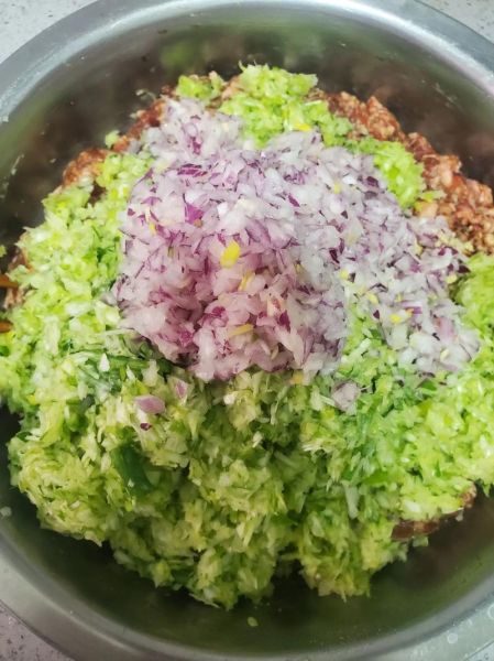 猪肉大葱饺子馅怎么调_猪肉大葱饺子馅好吃秘诀-第1张图片-山城妙识 猪肉大葱饺子馅怎么调_猪肉大葱饺子馅好吃秘诀-第1张图片-山城妙识