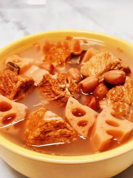 莲藕排骨汤怎么做_莲藕排骨汤的功效与禁忌-第1张图片-山城妙识