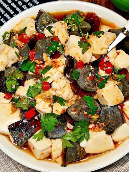 皮蛋豆腐怎么做_凉拌皮蛋豆腐要不要焯水-第1张图片-山城妙识