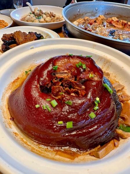 四川酒席蒸肘子怎么做_蒸肘子软糯不腥技巧-第2张图片-山城妙识