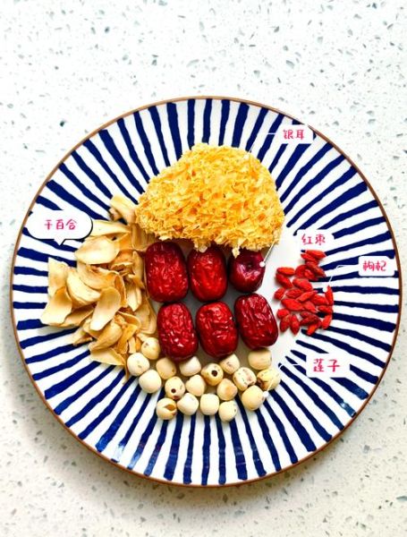 银耳莲子羹电饭煲做法_银耳莲子羹要煮多久-第3张图片-山城妙识