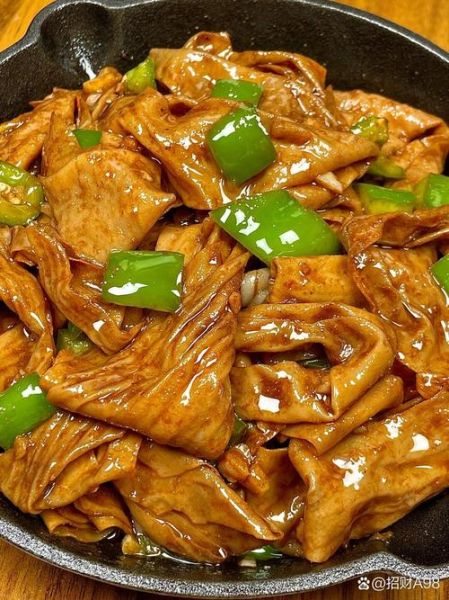 豆皮炒青椒怎么做_豆皮炒青椒热量高吗-第2张图片-山城妙识 豆皮炒青椒怎么做_豆皮炒青椒热量高吗-第2张图片-山城妙识