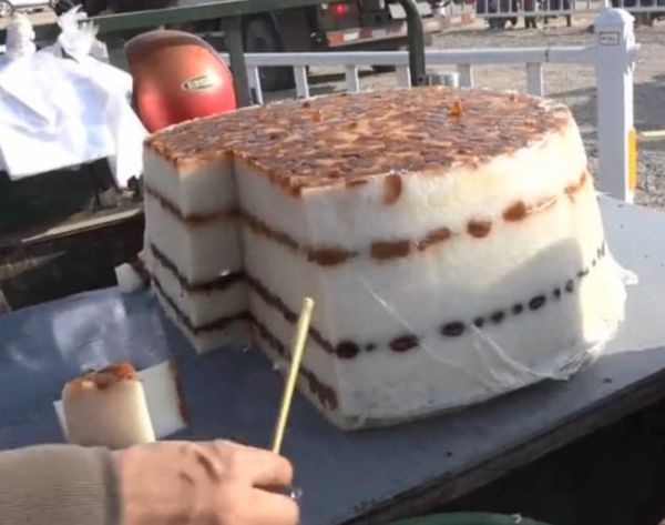 新疆切糕坑人反被暴打_如何避免买切糕被宰-第2张图片-山城妙识