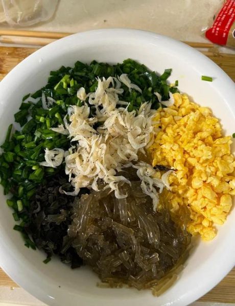 韭菜鸡蛋馅饺子怎么调馅_韭菜鸡蛋馅饺子调馅技巧-第1张图片-山城妙识