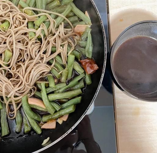 扁豆焖面条怎么做_扁豆焖面条用干面还是鲜面-第3张图片-山城妙识 扁豆焖面条怎么做_扁豆焖面条用干面还是鲜面-第3张图片-山城妙识
