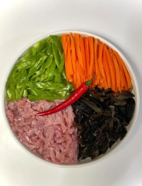 四川鱼香肉丝正宗做法_为什么先炒泡椒-第2张图片-山城妙识