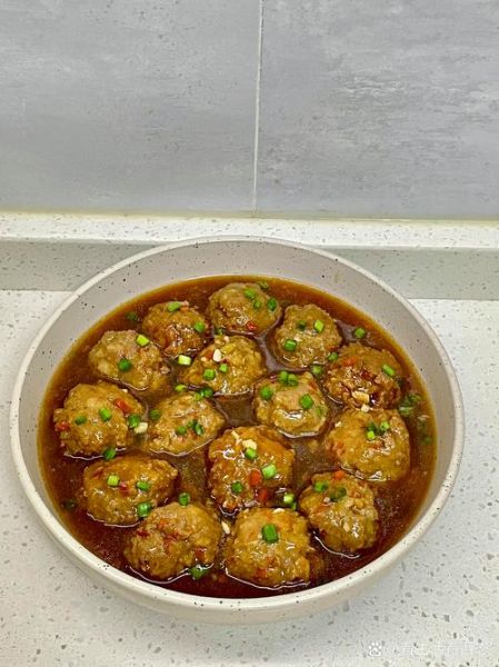 狮子头最正宗的做法_为什么狮子头要摔打上劲-第3张图片-山城妙识 狮子头最正宗的做法_为什么狮子头要摔打上劲-第3张图片-山城妙识