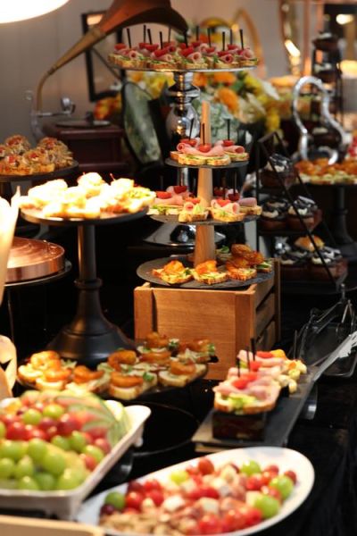 冷餐会现场布置技巧_如何打造高端冷餐会氛围-第2张图片-山城妙识 冷餐会现场布置技巧_如何打造高端冷餐会氛围-第2张图片-山城妙识