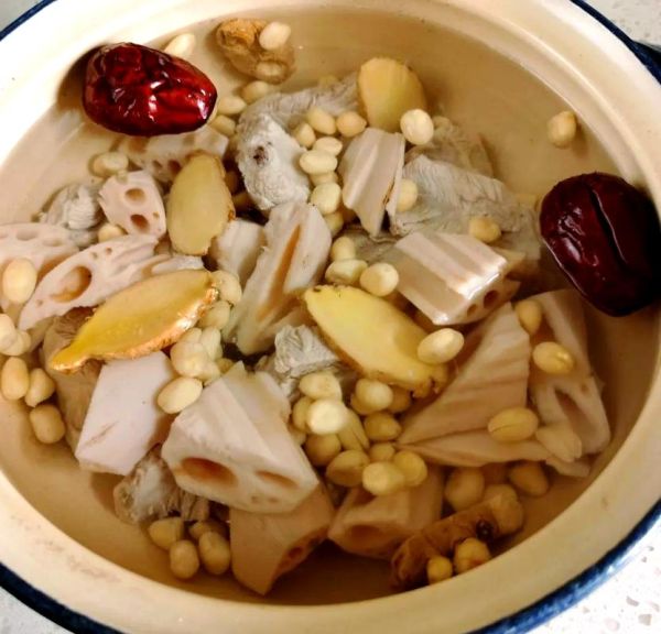 排骨莲藕花生汤的做法_莲藕花生汤怎么炖不黑-第3张图片-山城妙识 排骨莲藕花生汤的做法_莲藕花生汤怎么炖不黑-第3张图片-山城妙识