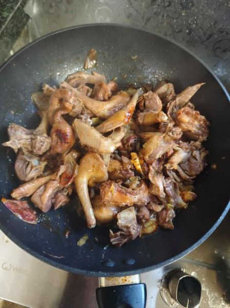 家烧鸽子怎么做_家烧鸽子配料有哪些-第3张图片-山城妙识