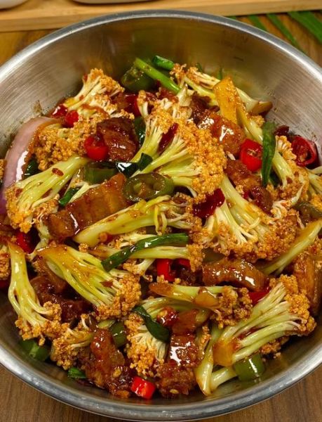 花菜炒五花肉怎么做好吃_花菜炒五花肉的家常做法-第1张图片-山城妙识