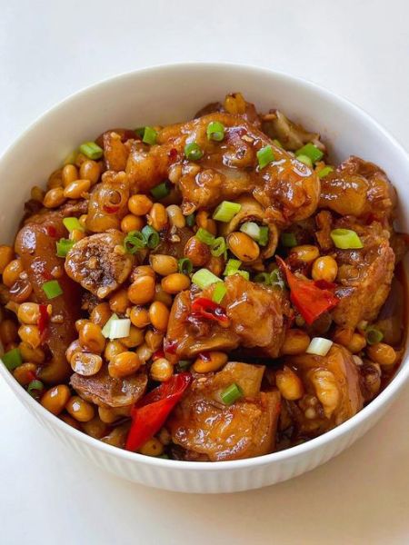 猪蹄炖黄豆怎么做好吃_猪蹄炖黄豆的窍门-第2张图片-山城妙识