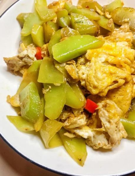 莴苣炒鸡蛋怎么炒才脆_莴苣炒鸡蛋要不要焯水-第1张图片-山城妙识