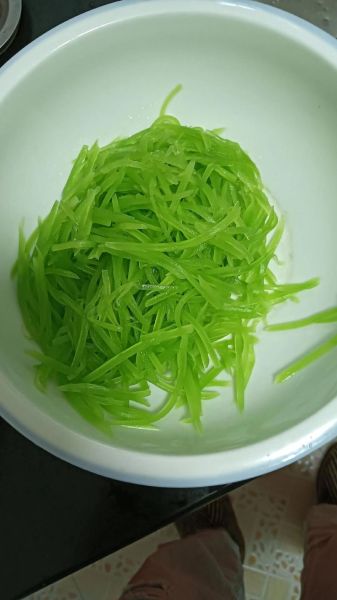 莴笋用不用焯水_莴笋焯水多久才脆绿-第1张图片-山城妙识 莴笋用不用焯水_莴笋焯水多久才脆绿-第1张图片-山城妙识