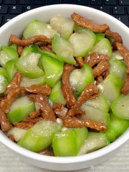 丝瓜炒肉怎么炒才好吃_丝瓜炒肉不黑不软烂窍门-第1张图片-山城妙识 丝瓜炒肉怎么炒才好吃_丝瓜炒肉不黑不软烂窍门-第1张图片-山城妙识