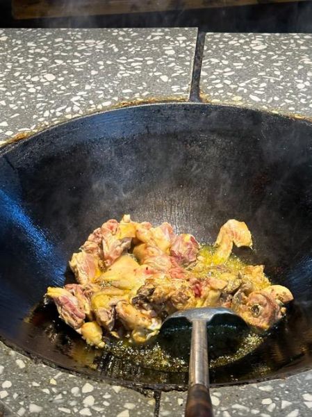 柴火烧鸡怎么做_柴火烧鸡最正宗做法-第1张图片-山城妙识 柴火烧鸡怎么做_柴火烧鸡最正宗做法-第1张图片-山城妙识