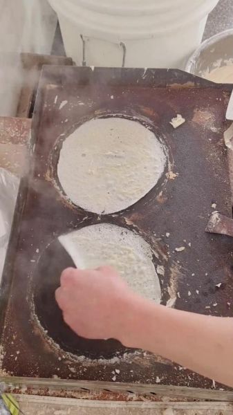 摊春卷皮的面粉怎么调_春卷皮用什么面粉最好-第2张图片-山城妙识