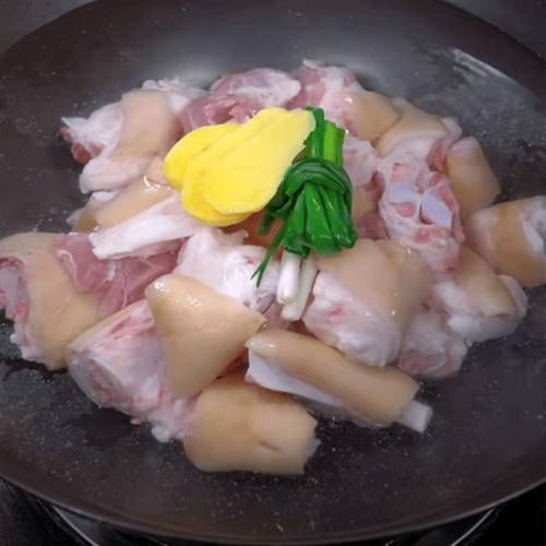 药膳猪脚的做法_药膳猪脚的功效与禁忌-第1张图片-山城妙识