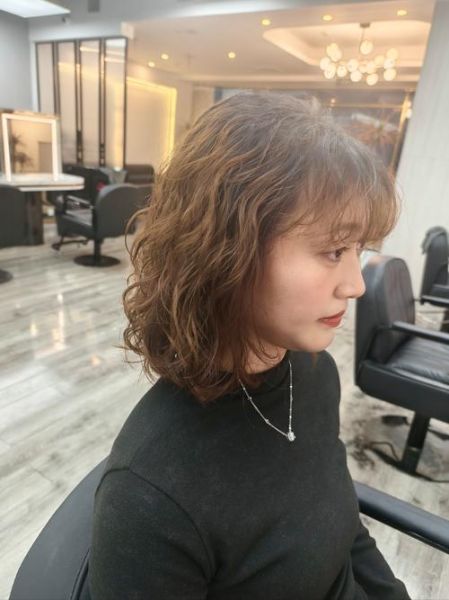 蛋糕卷发型短发怎么烫_适合什么脸型-第1张图片-山城妙识