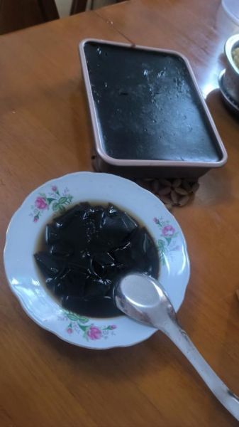 仙草粉怎么煮成仙草冻_仙草冻做法比例-第3张图片-山城妙识