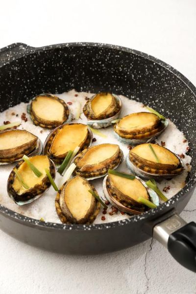 清蒸鲜鲍鱼怎么蒸不腥_清蒸鲜鲍鱼蒸几分钟-第3张图片-山城妙识