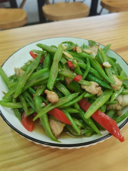 瘦肉炒四季豆怎么炒才入味_四季豆要不要焯水-第2张图片-山城妙识