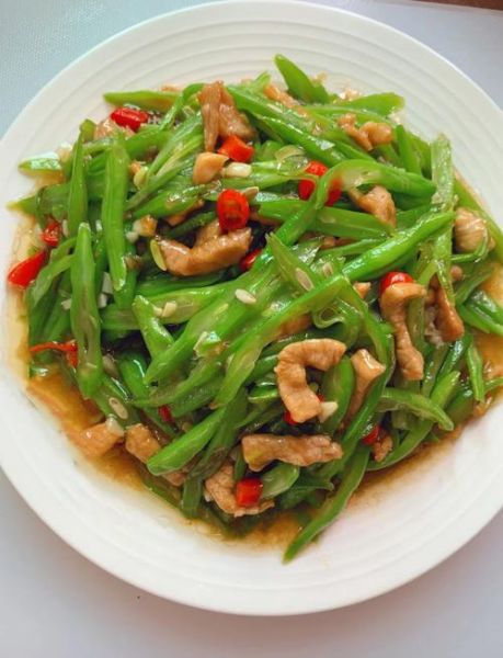 瘦肉炒四季豆怎么炒才入味_四季豆要不要焯水-第1张图片-山城妙识