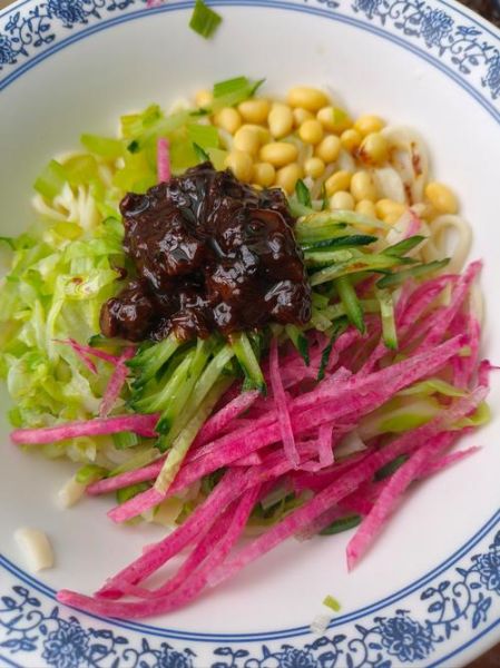 陕西炸酱面最正宗的做法_如何做出地道肉臊子-第1张图片-山城妙识 陕西炸酱面最正宗的做法_如何做出地道肉臊子-第1张图片-山城妙识