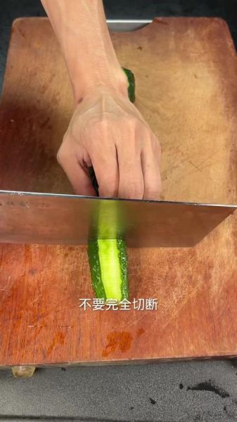 蓑衣黄瓜怎么切_蓑衣黄瓜的酱汁怎么调-第2张图片-山城妙识