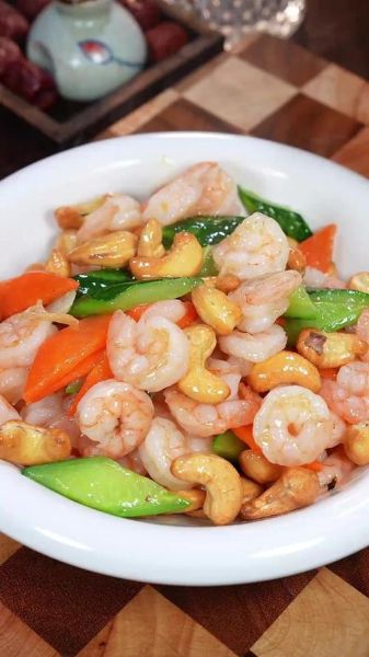 虾仁炒腰果怎么做_虾仁炒腰果需要焯水吗-第3张图片-山城妙识