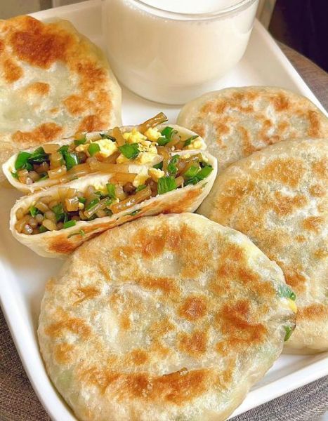 烫面韭菜馅饼怎么做_烫面韭菜馅饼的面怎么和-第1张图片-山城妙识