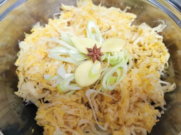 简单酸菜火锅怎么做_酸菜火锅底料怎么选-第1张图片-山城妙识