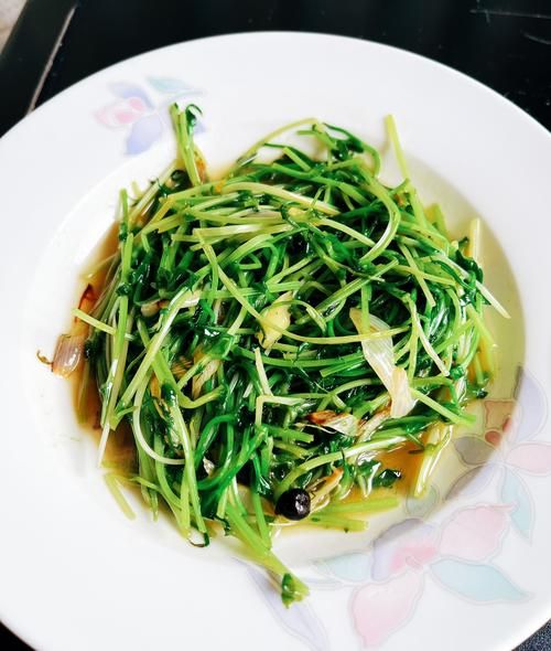 炒青豆苗怎么炒才脆嫩_青豆苗家常做法窍门-第1张图片-山城妙识