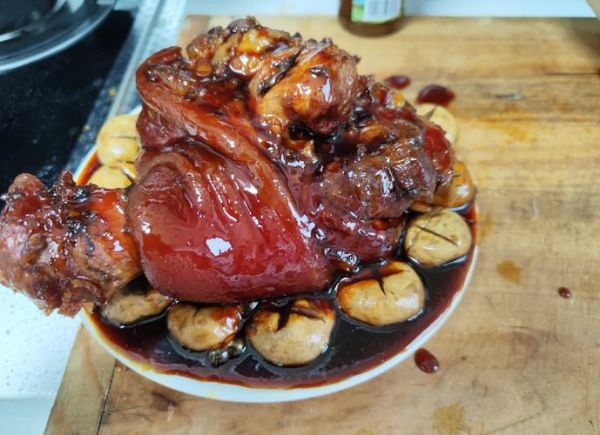 清炖肘子怎么做又烂又好吃_清炖肘子不腥的秘诀-第1张图片-山城妙识 清炖肘子怎么做又烂又好吃_清炖肘子不腥的秘诀-第1张图片-山城妙识