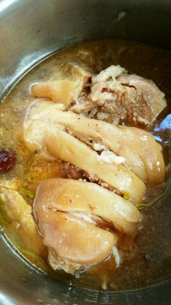 清炖肘子怎么做又烂又好吃_清炖肘子不腥的秘诀-第2张图片-山城妙识 清炖肘子怎么做又烂又好吃_清炖肘子不腥的秘诀-第2张图片-山城妙识