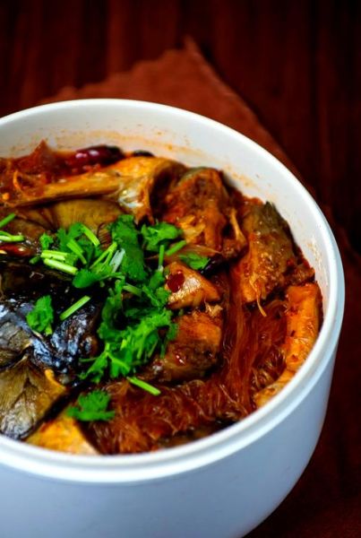 红烧鱼头粉丝怎么做_家常红烧鱼头粉丝窍门-第1张图片-山城妙识