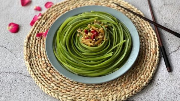 凉拌蒜苔怎么做_蒜苔焯水几分钟-第2张图片-山城妙识