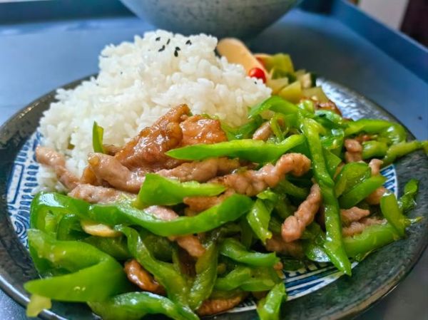 蒜苗回锅肉盖饭怎么做_家常回锅肉盖饭做法-第2张图片-山城妙识