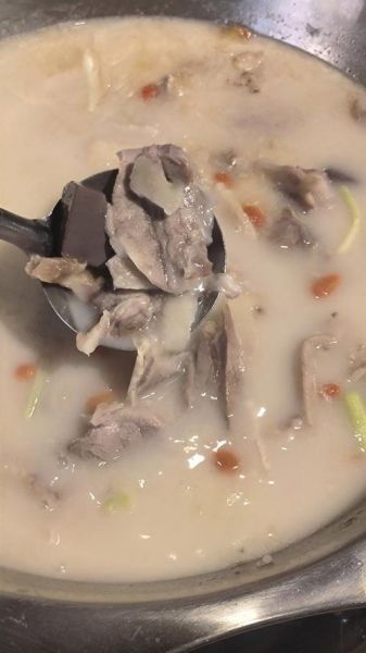 羊肉汤怎么做好喝又简单_羊肉汤去膻味最简单的方法-第1张图片-山城妙识