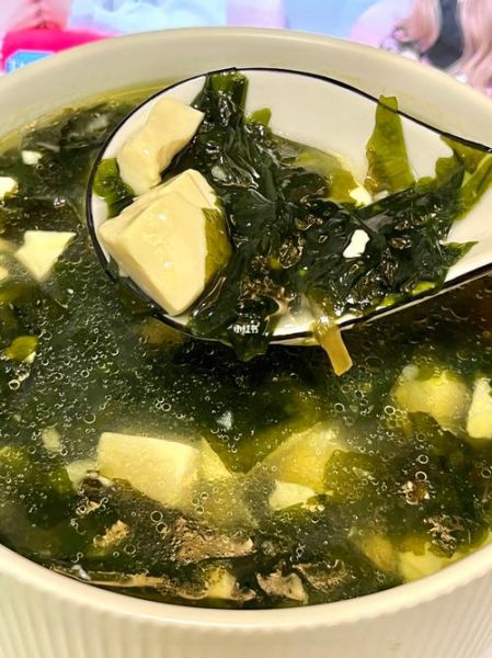 裙带菜豆腐汤的做法_裙带菜豆腐汤的营养价值-第2张图片-山城妙识