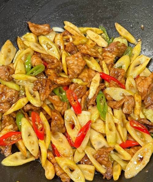 竹笋炒肉怎么做_竹笋炒肉先焯水还是直接炒-第2张图片-山城妙识