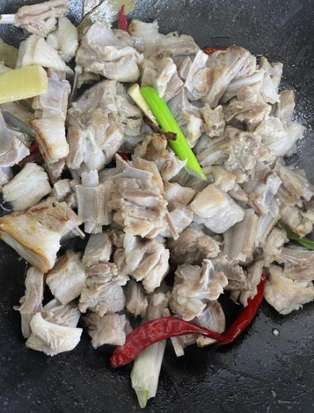 家常红焖羊排怎么做_红焖羊排用什么香料-第2张图片-山城妙识 家常红焖羊排怎么做_红焖羊排用什么香料-第2张图片-山城妙识