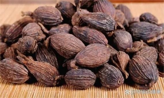 肉蔻和草果的区别_哪个更适合炖肉-第2张图片-山城妙识