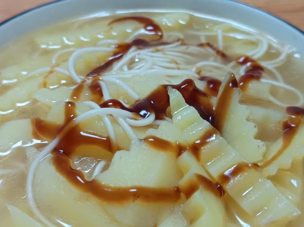 土豆鸡蛋面条怎么做好吃_家常土豆鸡蛋面做法-第3张图片-山城妙识