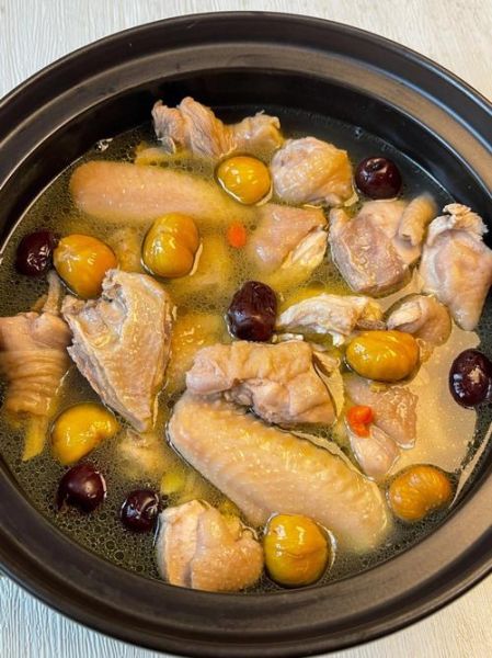 板栗炖鸡孕妇可以吃吗_孕妇吃板栗炖鸡注意事项-第1张图片-山城妙识